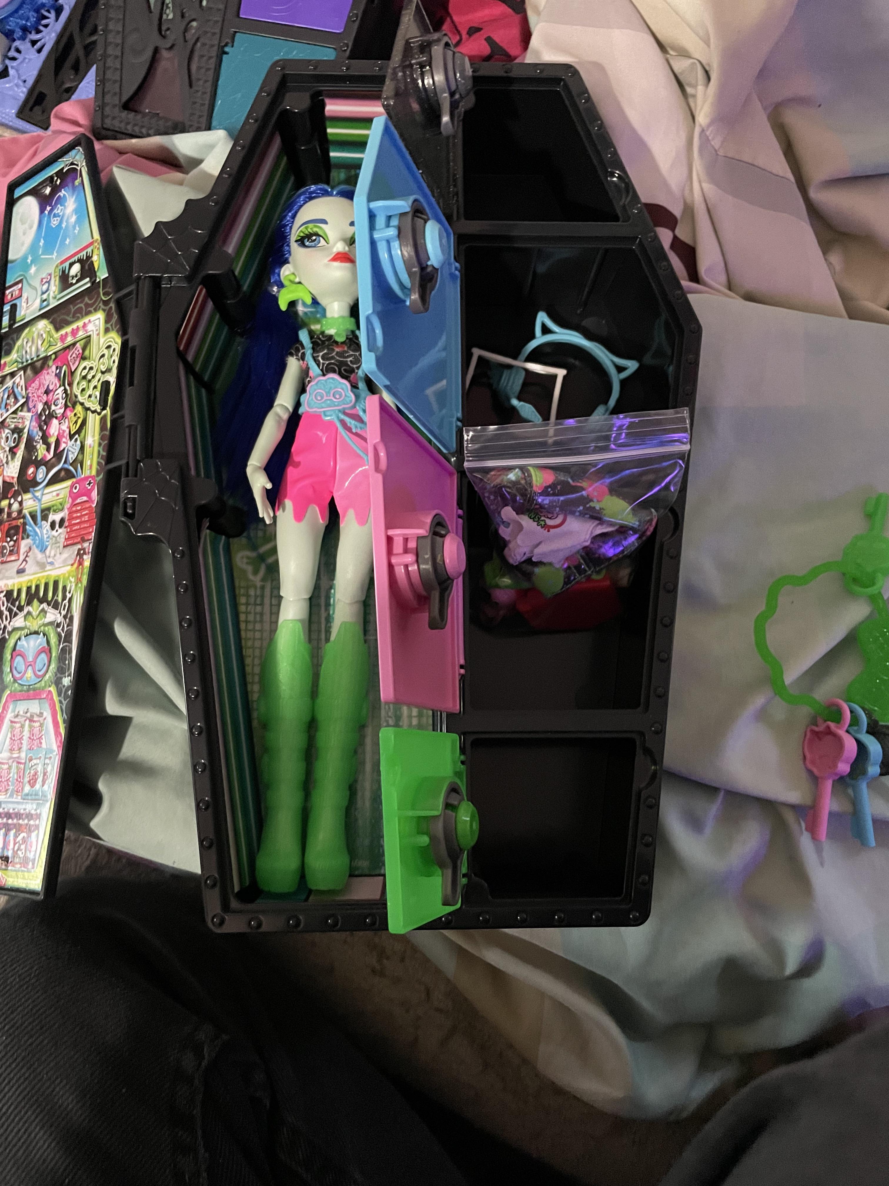 I was preparing my coffins for moving | Scrolller