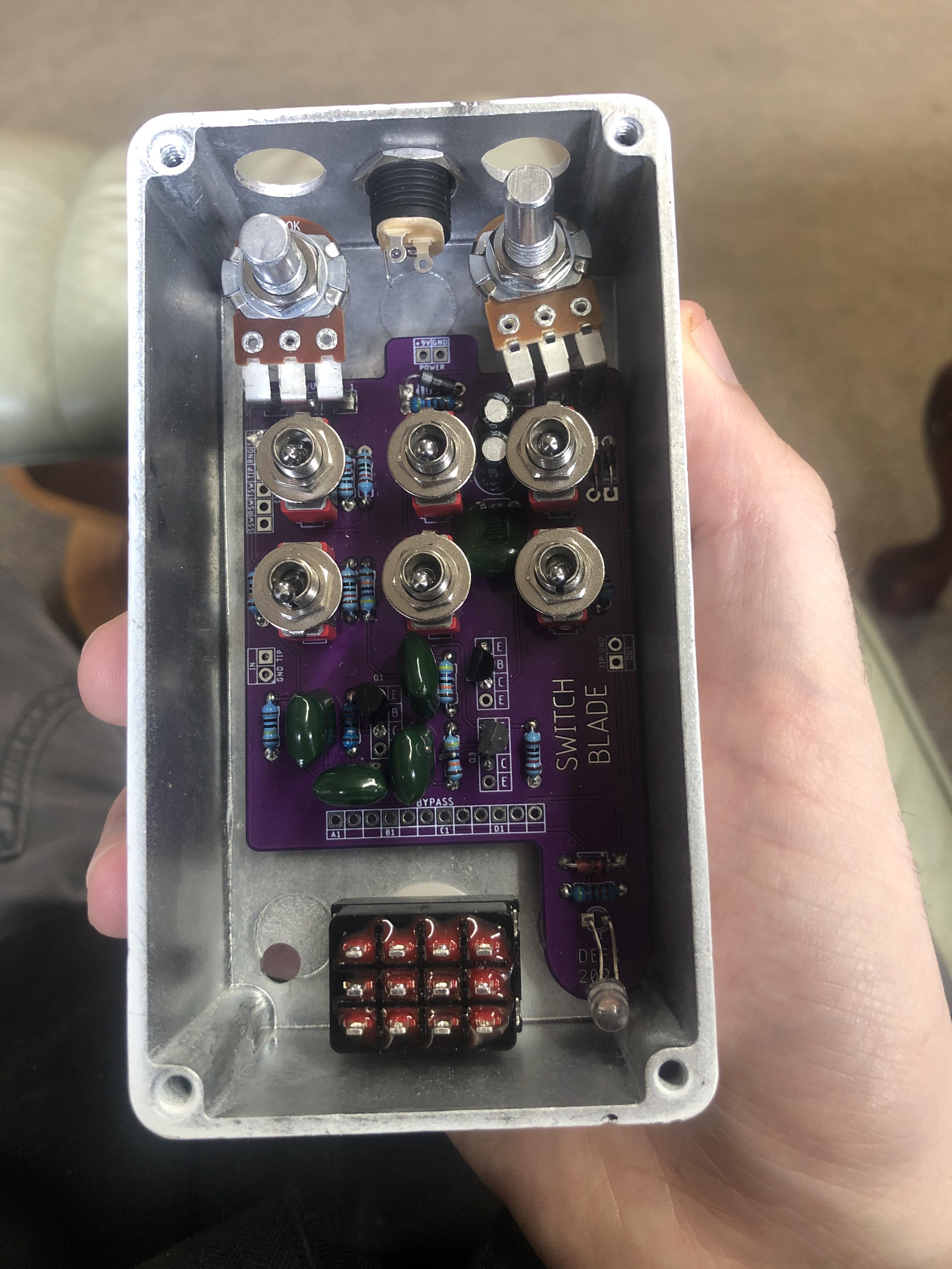 How do I wire the switch? | Scrolller