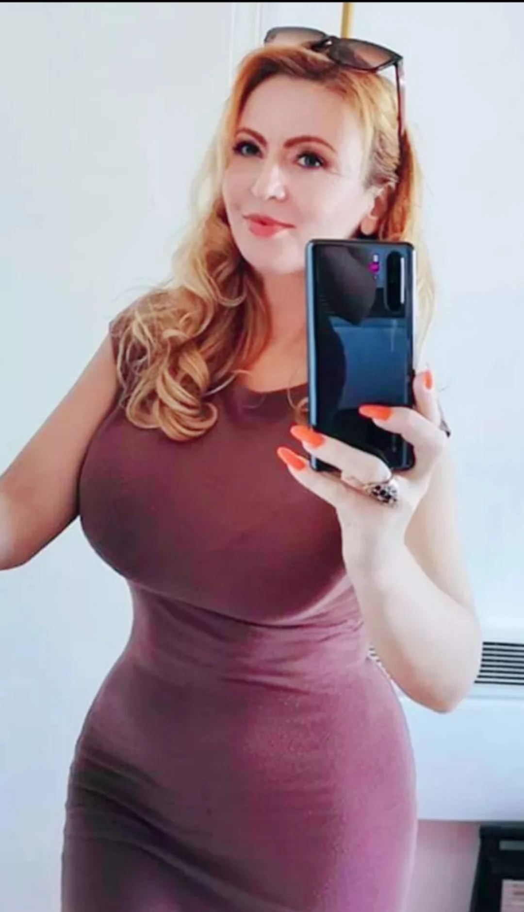 Curvy milf | Scrolller