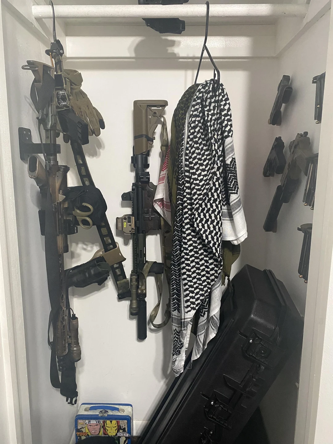 Wall guns. R. Kelly, “Trapped in the Closet” circa 2005 featuring The Avengers | Scrolller