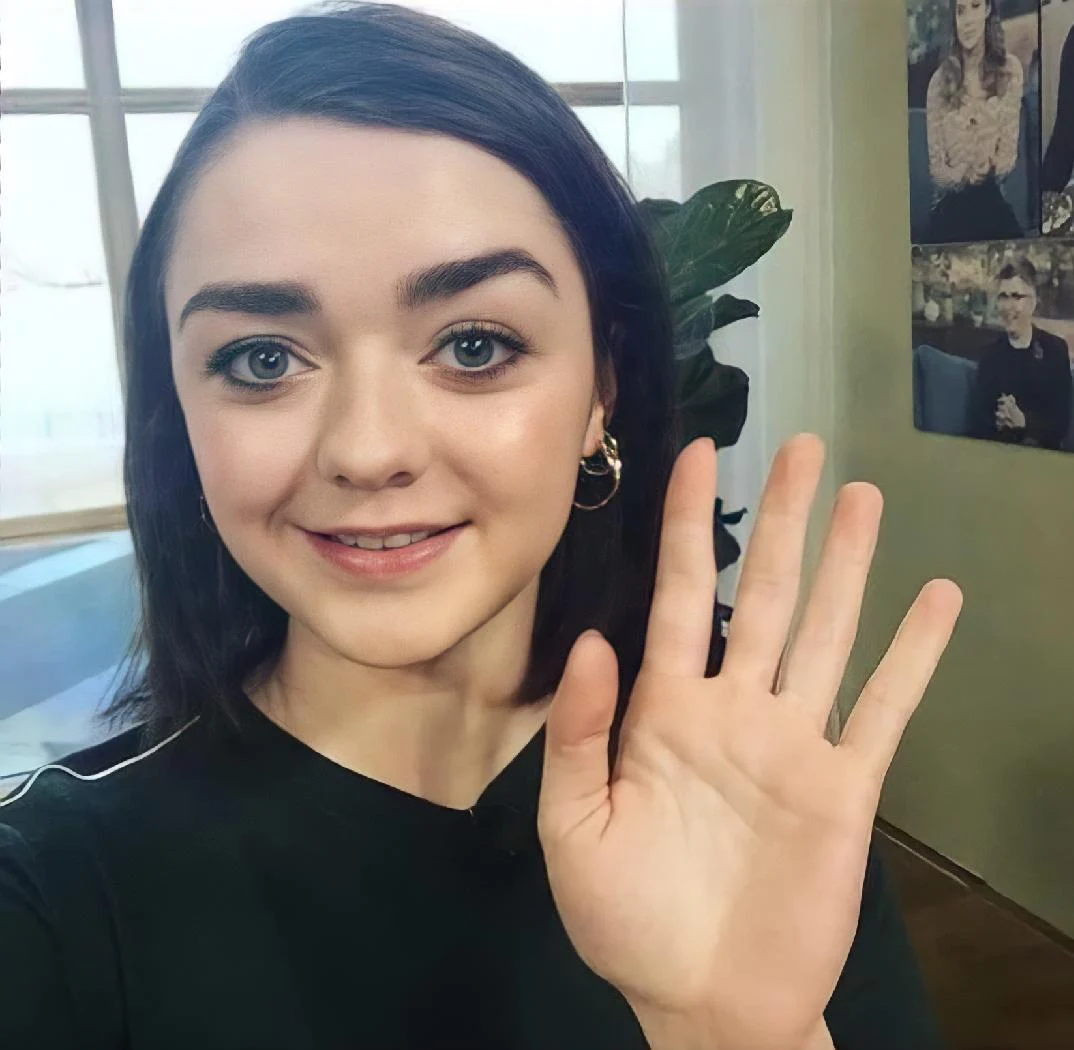 Maisie Wave | Scrolller