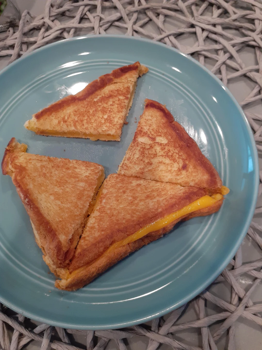 Nothing special, just some cheddar grilled cheese :) | Scrolller