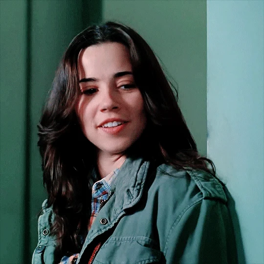 Linda Cardellini in Freaks and Geeks (1999) | Scrolller