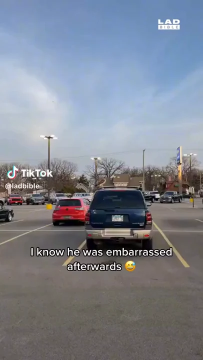 Hawks are so badass! | Scrolller