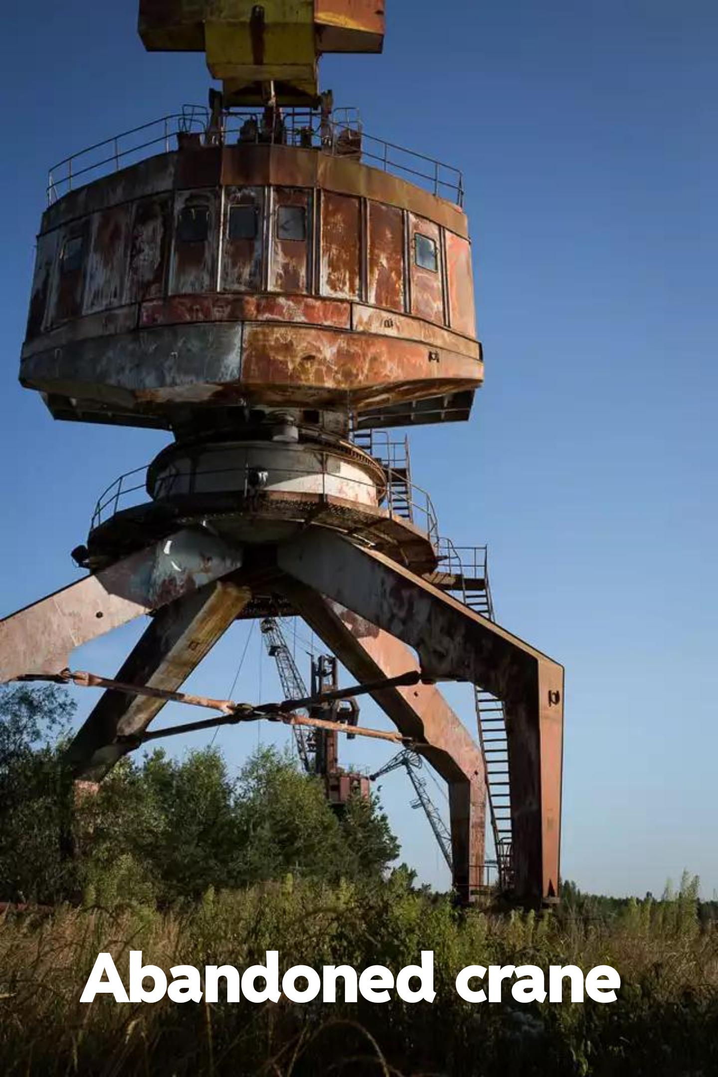 Abandoned crane | Scrolller