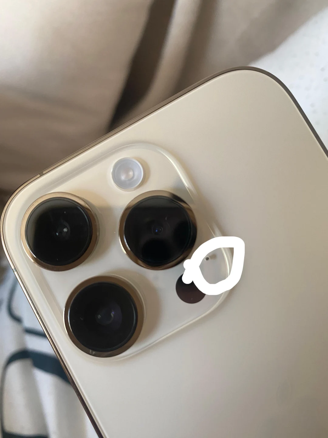 What is this small dot ? | Scrolller