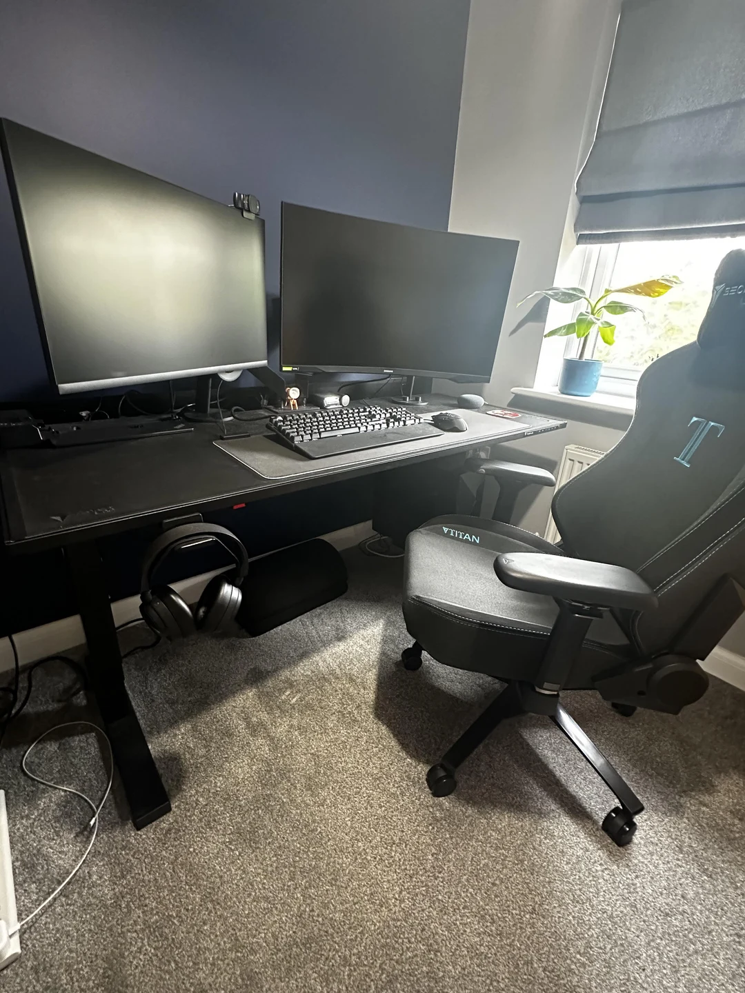 Secretlab Magnus Pro | Scrolller