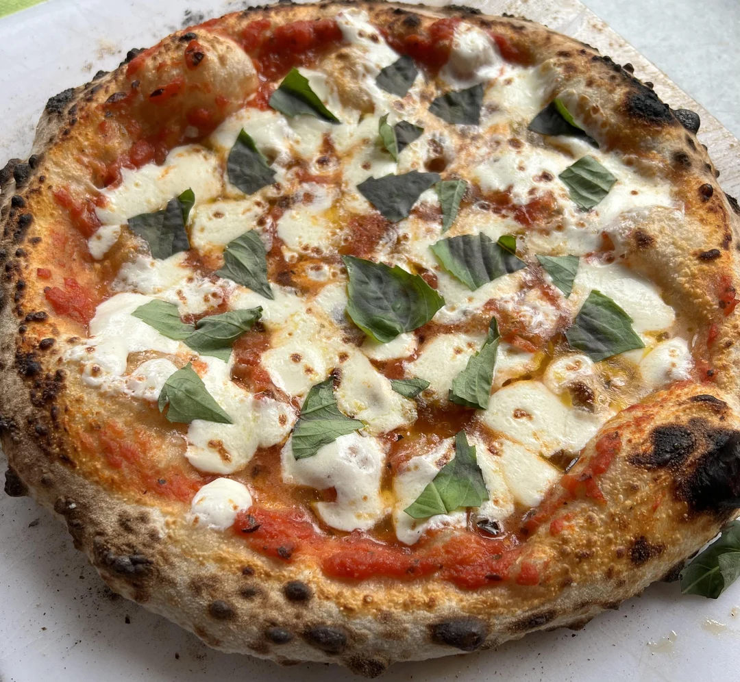 Neapolitan style margherita pizza | Scrolller