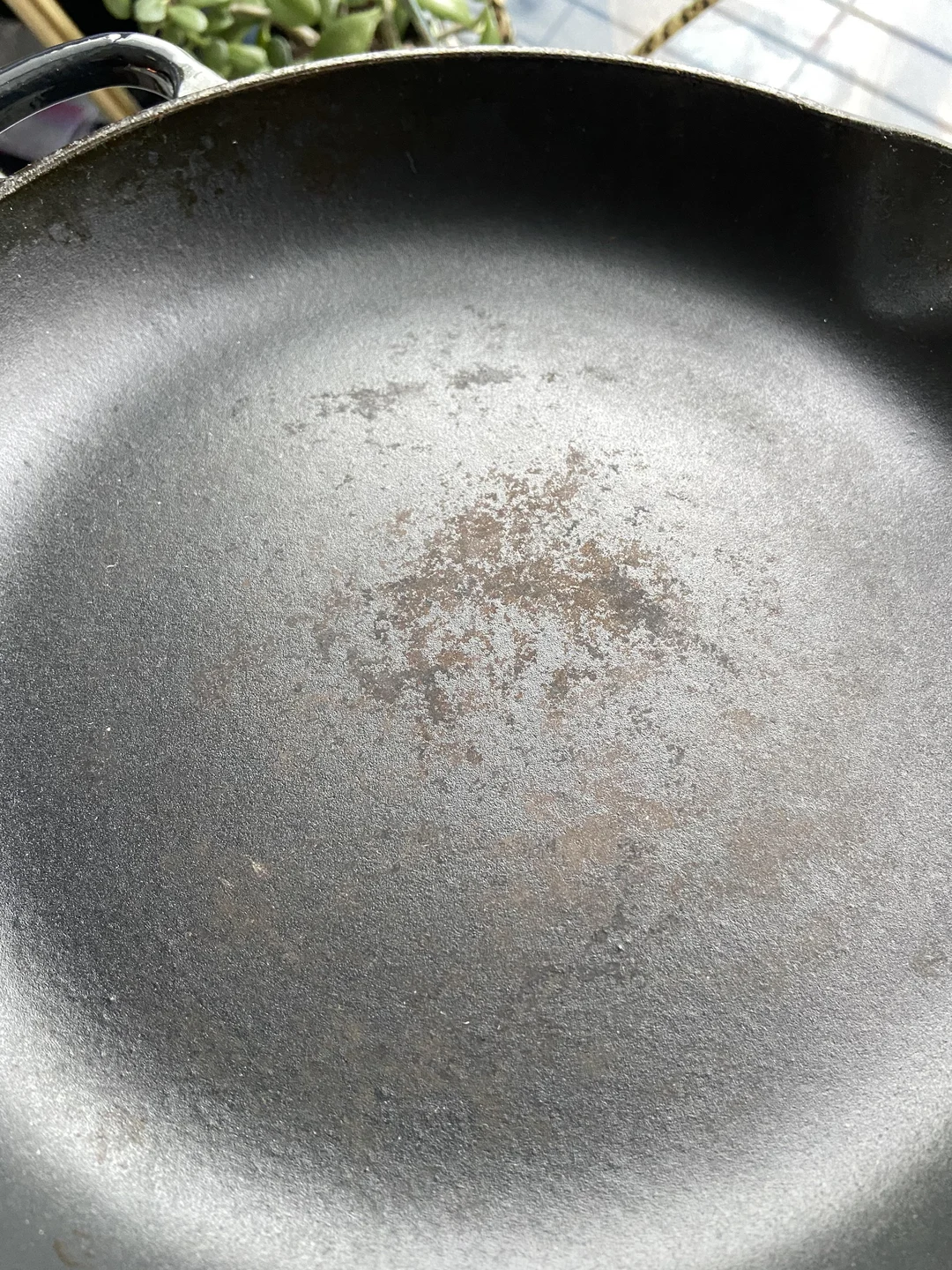 Asking the seasoned pros: does rust normally form on enamelled cast iron? | Scrolller