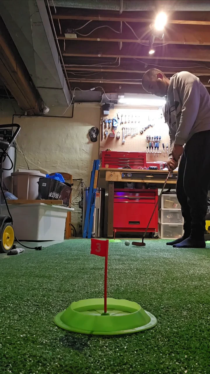 Putting practice | Scrolller