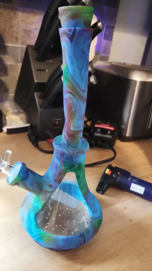 Why is there a dent in my bong? It's barely there but still... | Scrolller