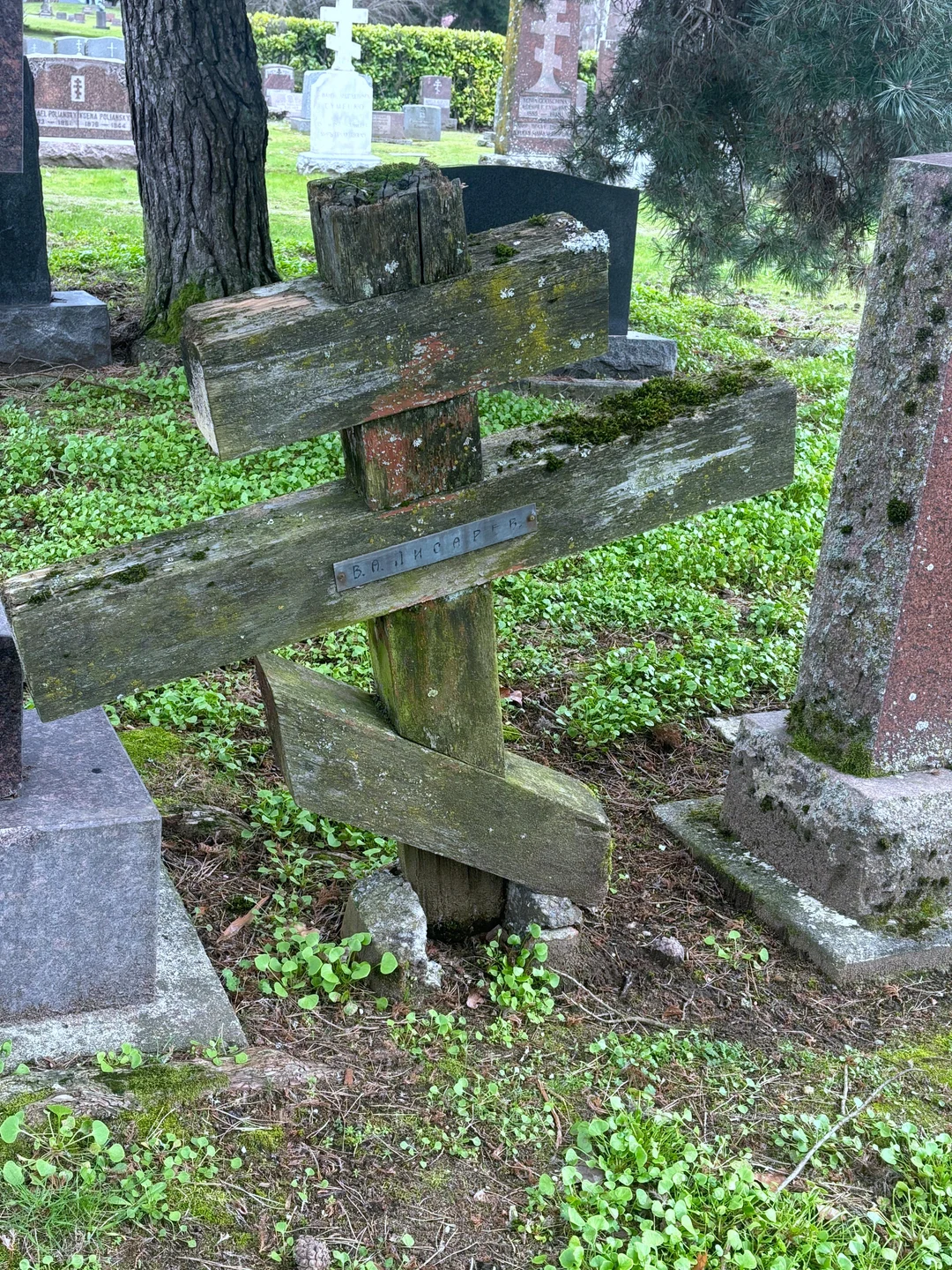 Russian section of the cemetery | Scrolller