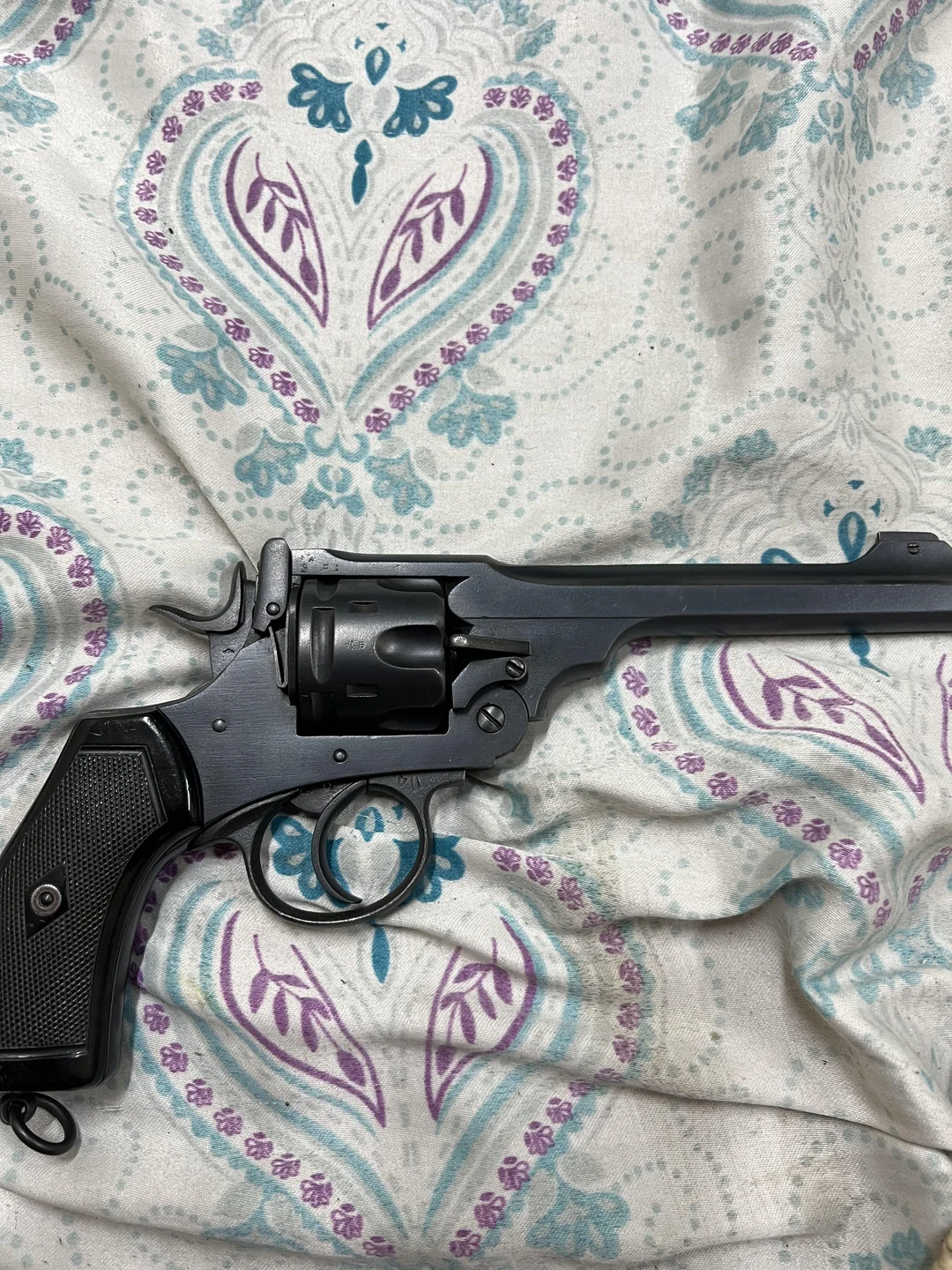 need help identifying and i need overall education on the weapon | Scrolller