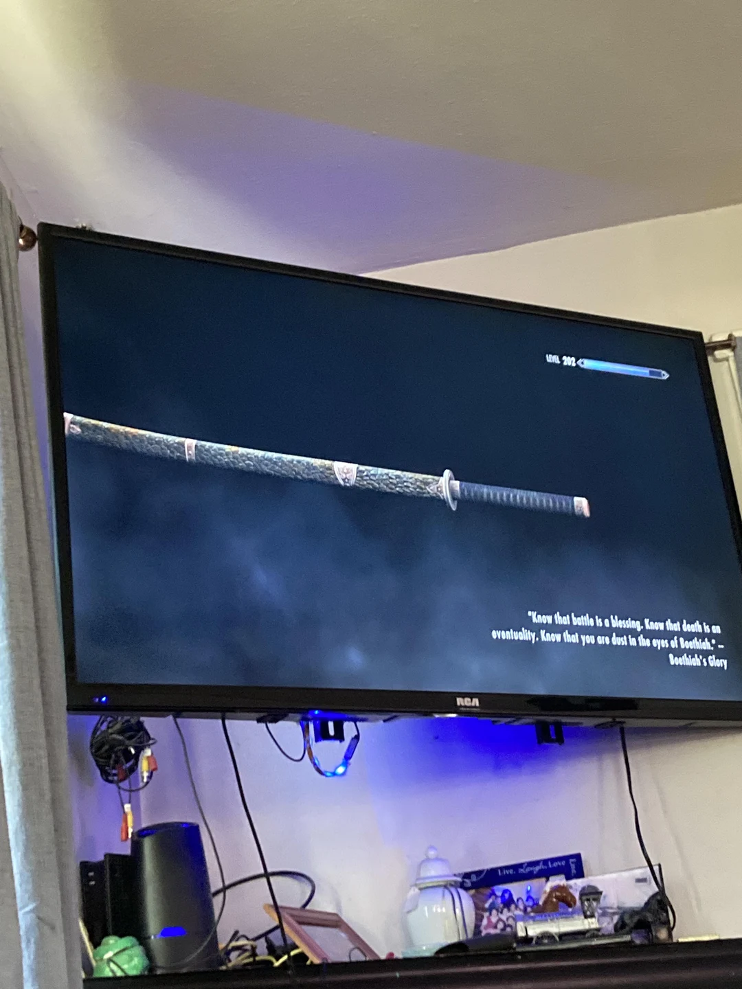 What is this katana/sword I always see in the Skyrim loading screen | Scrolller