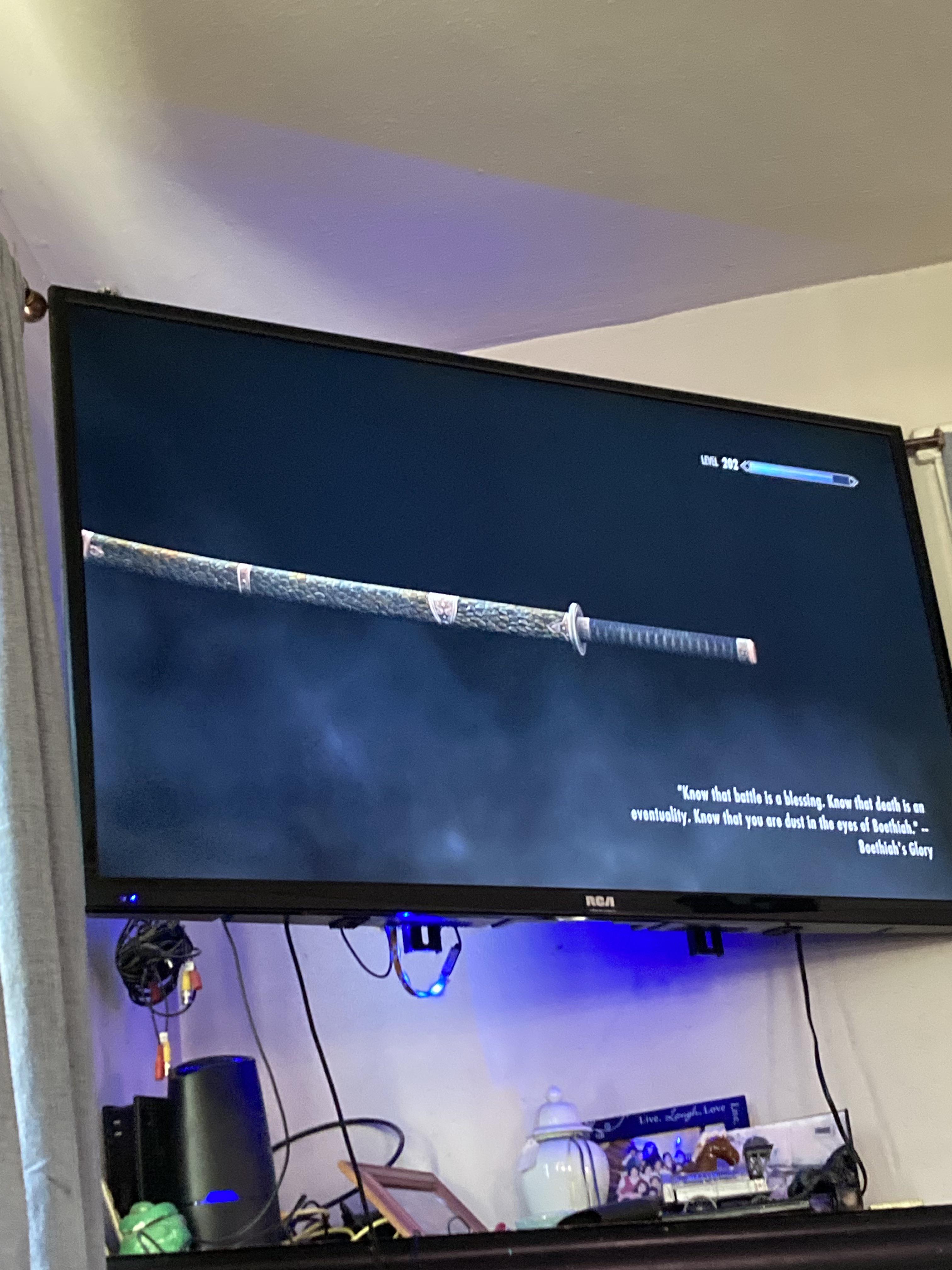 Discover more like Skyrim: What is this katana/sword I always see in the Skyrim loading screen ...