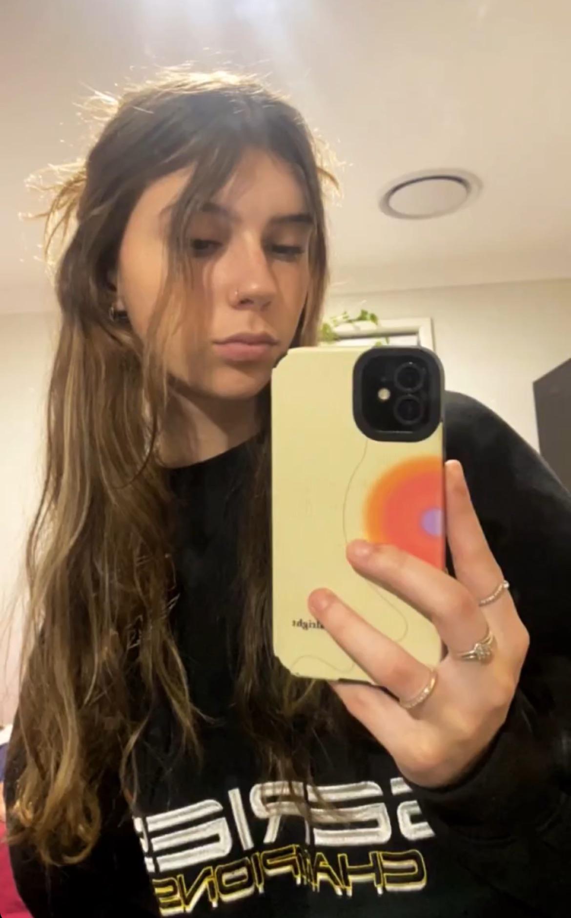 [female] Helloo | Scrolller