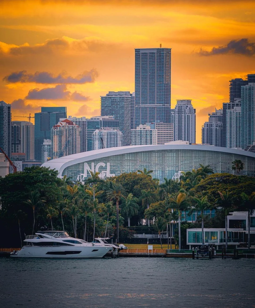 📍 Miami, FL | Scrolller