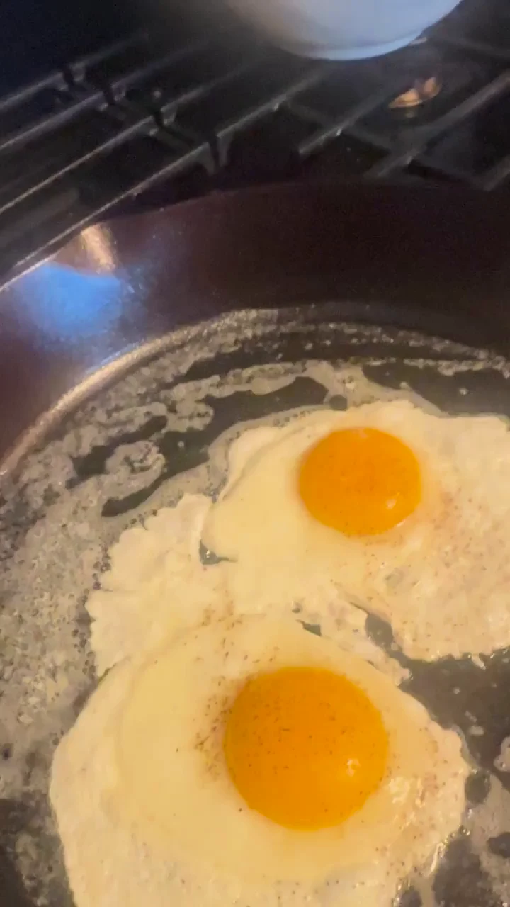 Everyone has a damn slidey egg | Scrolller