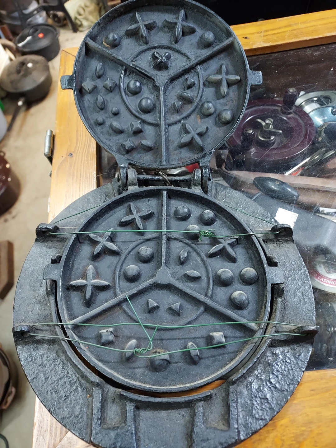 unusual Cast iron waffle iron pattern | Scrolller