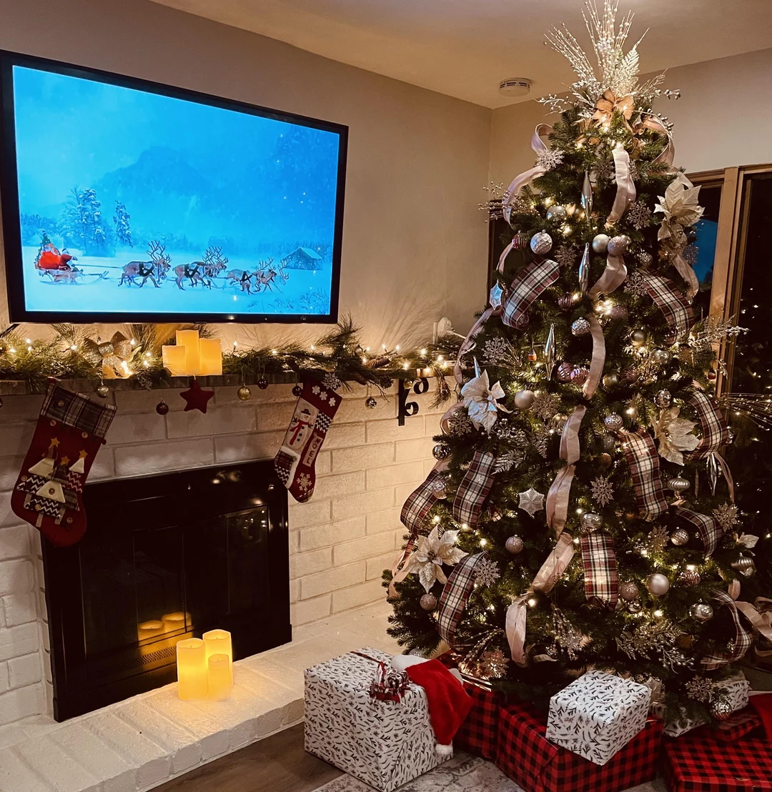 My Cozy Christmas Corner | Scrolller