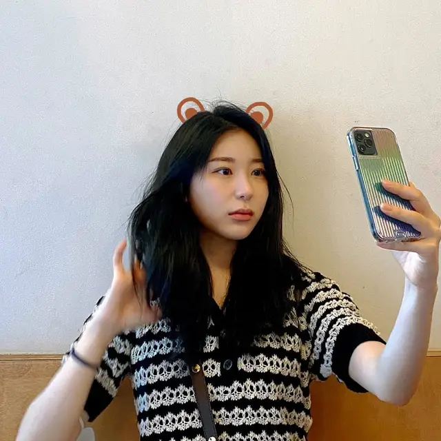 220202 - Lee Chaeyeon Instagram Profile photo Update | Scrolller