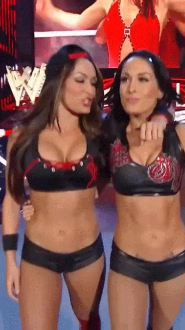 Nikki Bella | Scrolller