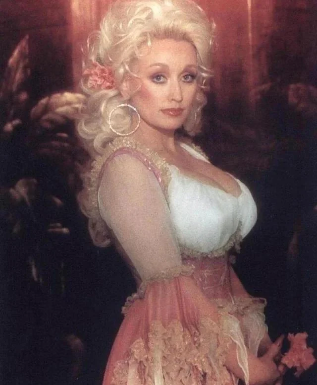 Dolly Parton, 1973 | Scrolller