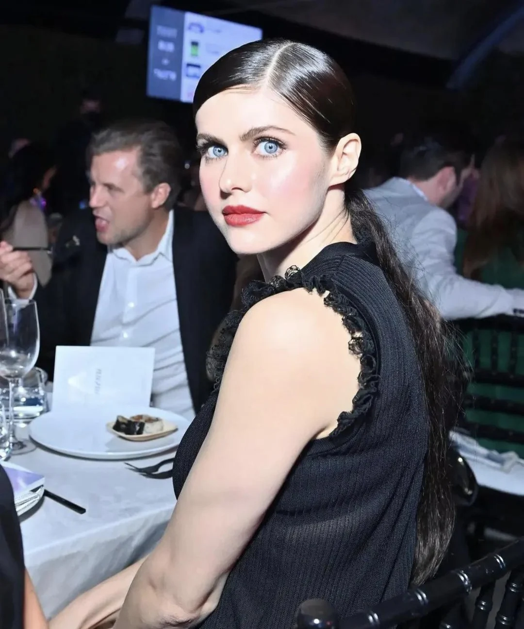 Alexandra Daddario Scrolller