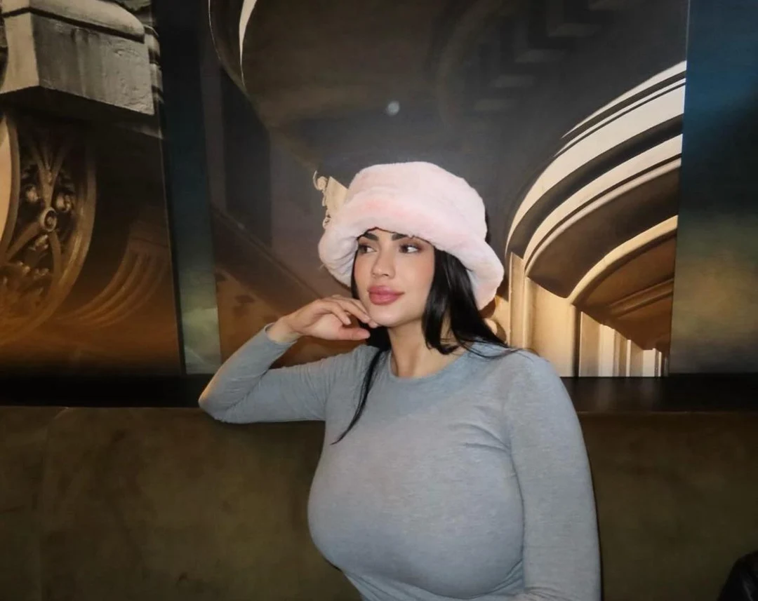 Massive in Gray | Scrolller