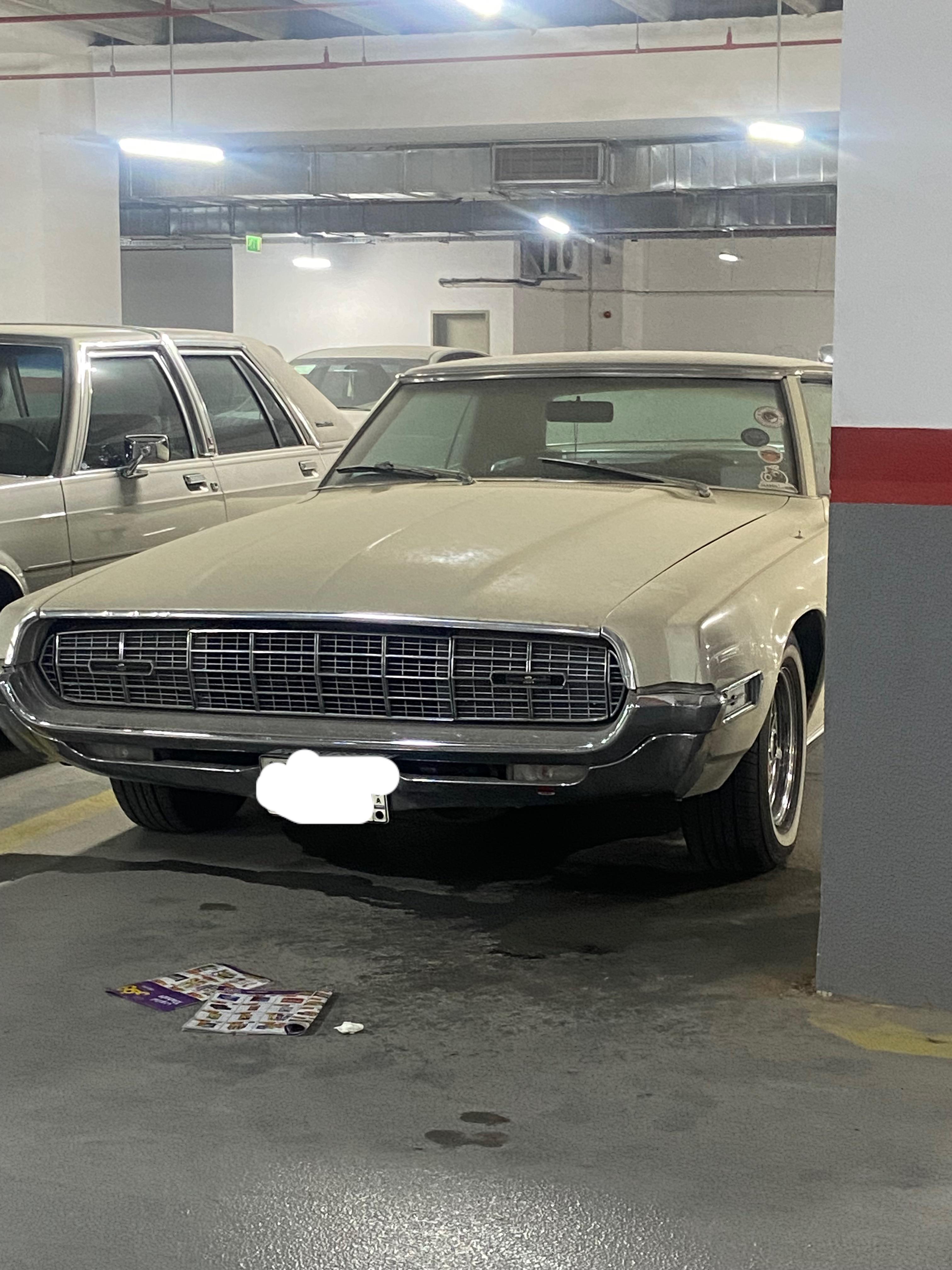 Vantage Model | Scrolller