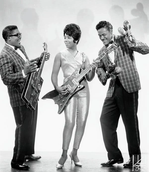 Bo Diddley, The Duchess, and Jerome Green - 1965 | Scrolller