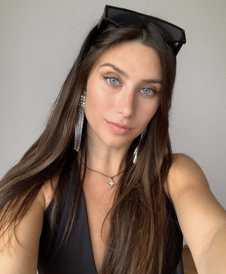 Abril Zabaleta | Scrolller