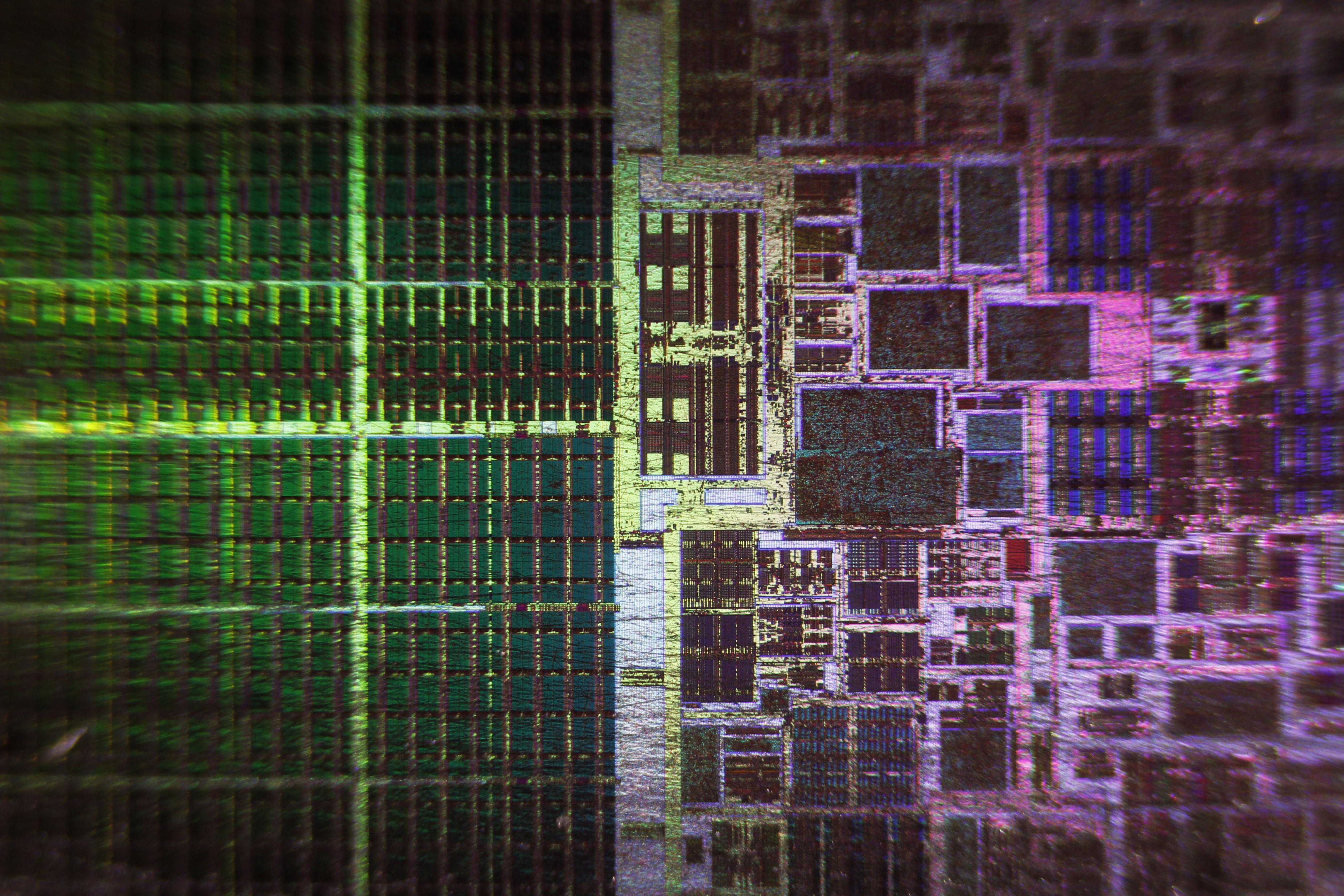The silicon inside a computer's processor | Scrolller