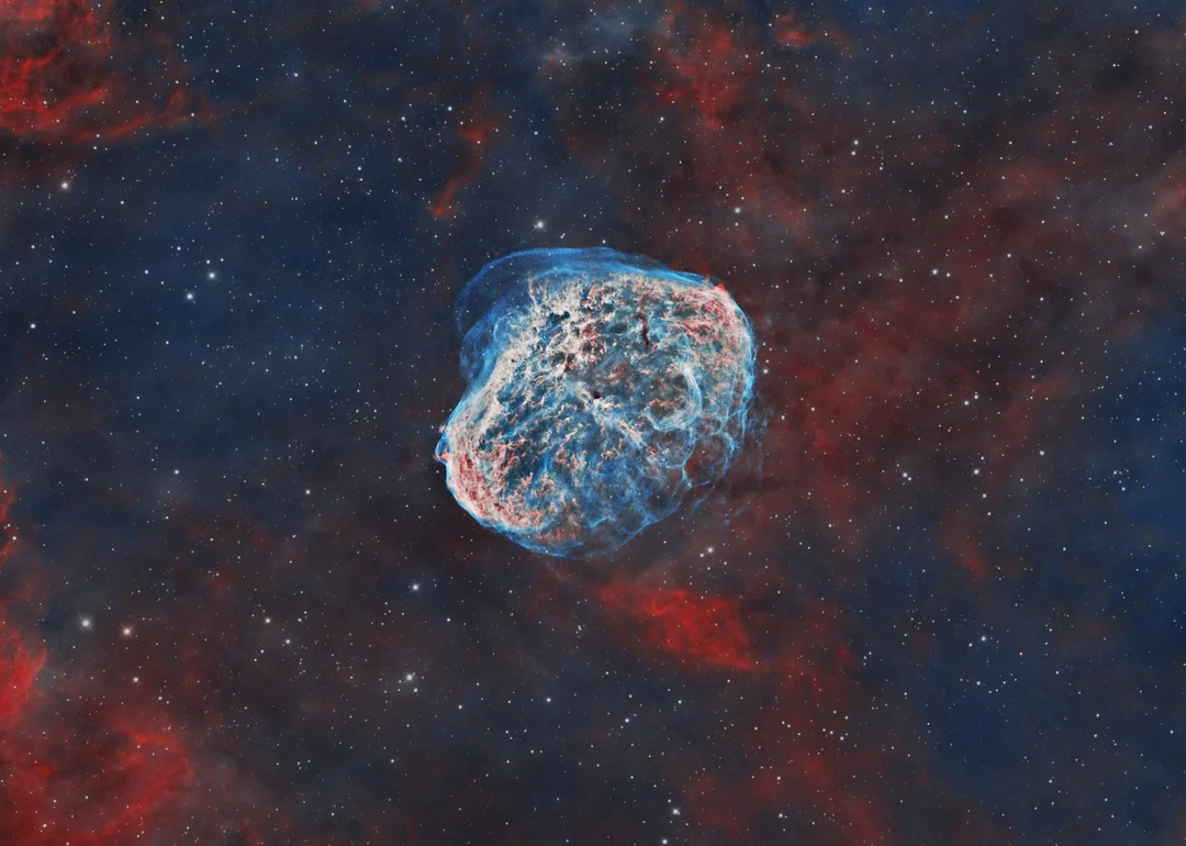 The Crescent Nebula in HOO | Scrolller