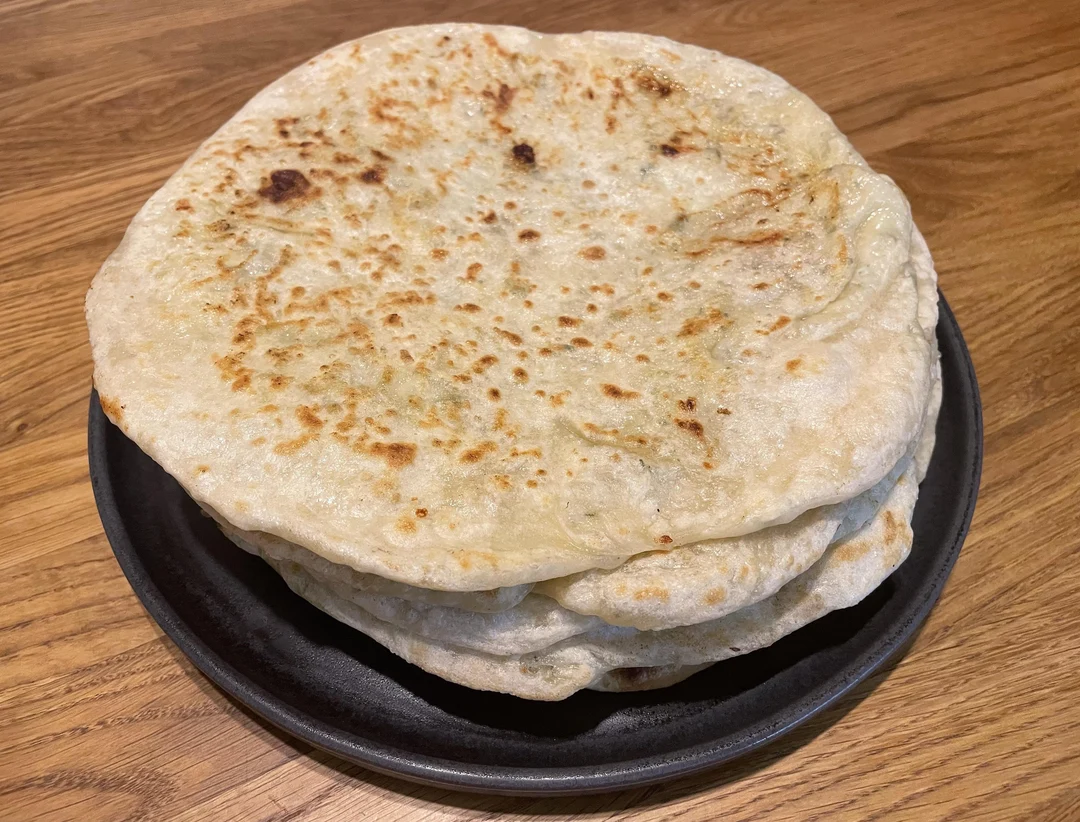 Flatbread with goat cheese and spinach for today breakfast | Scrolller