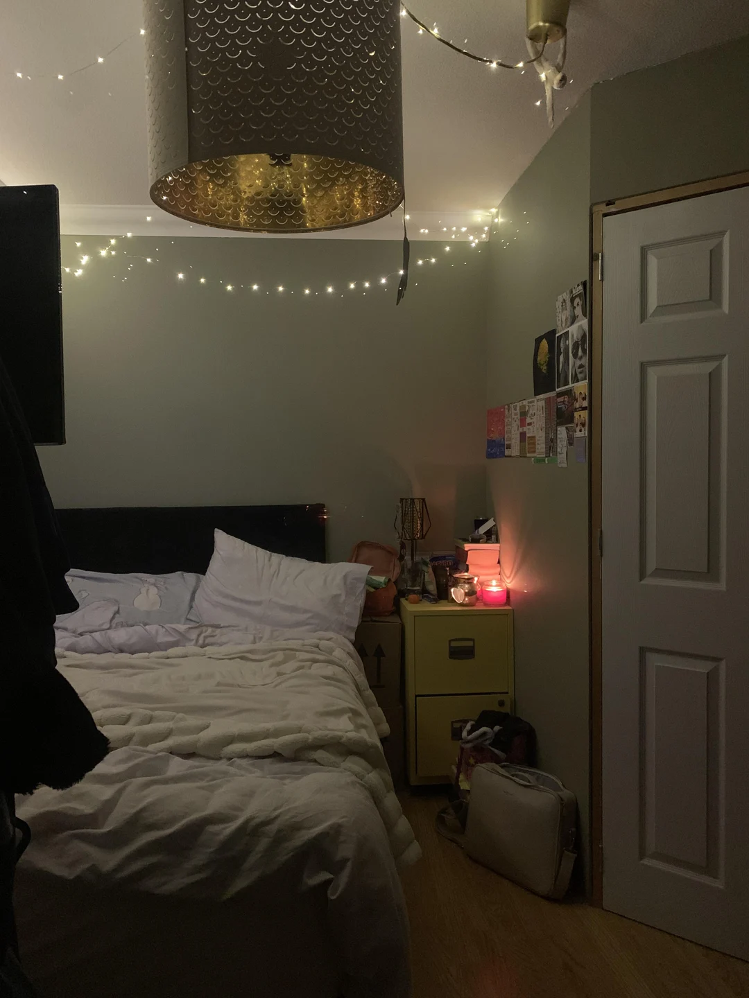 another angle of the cosy bedroom :) | Scrolller