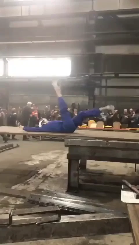 Factory striptease | Scrolller