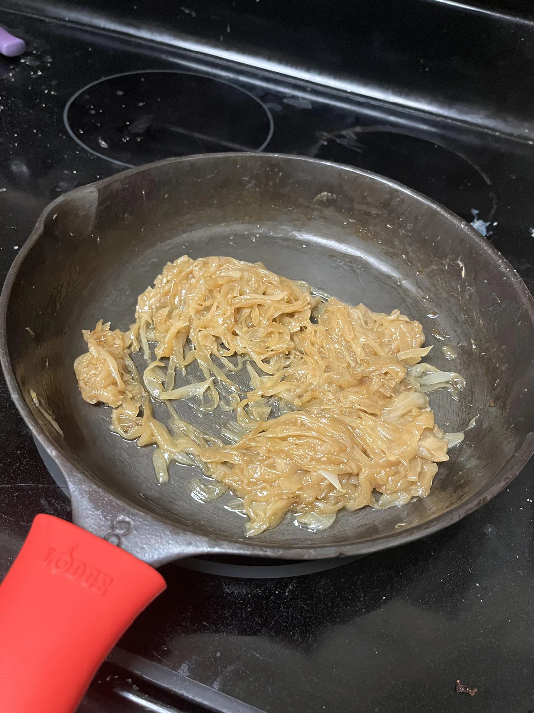 First time cooking on a cast iron find! Stripped and reseasoned, now carmelized onions | Scrolller
