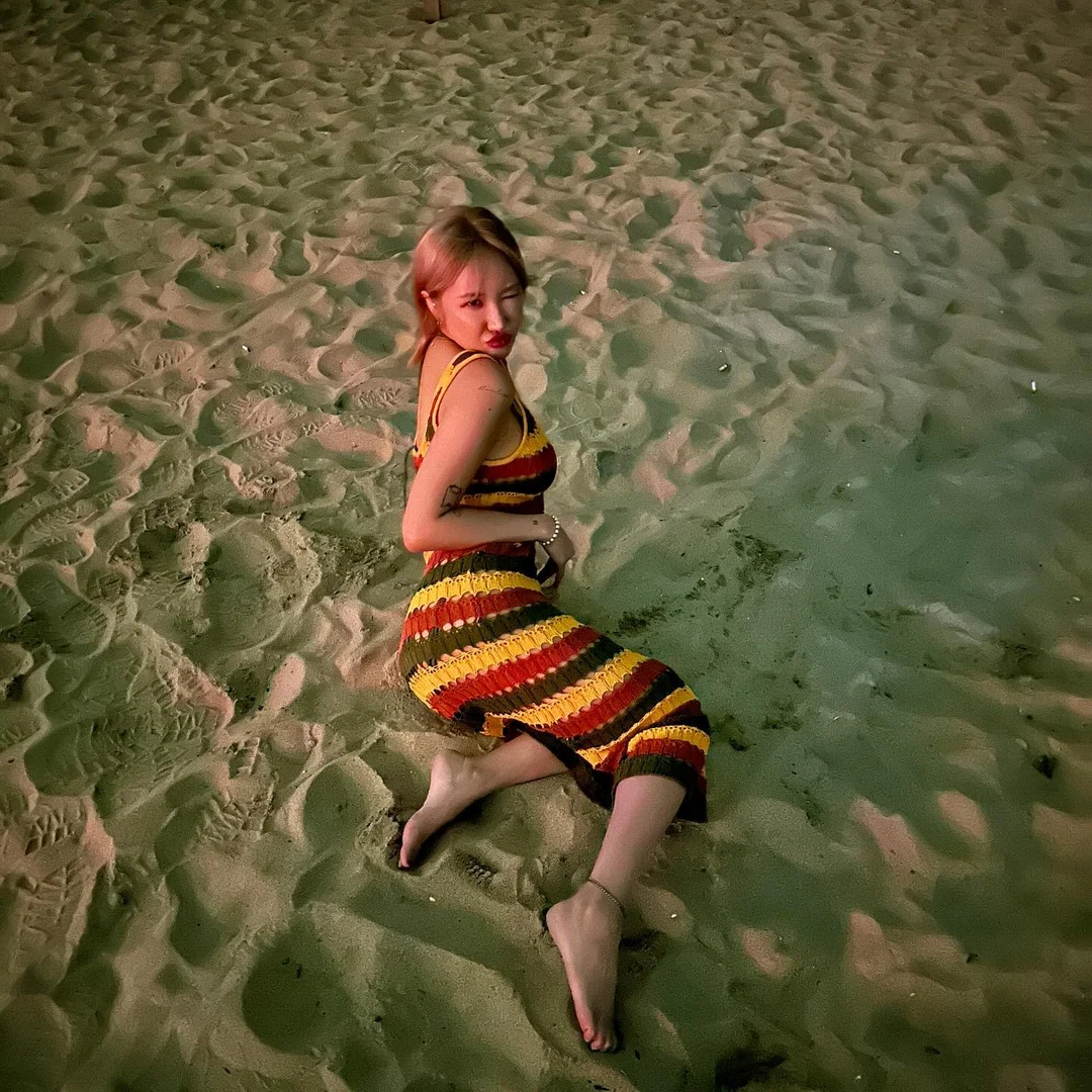 EXID - LE | Scrolller