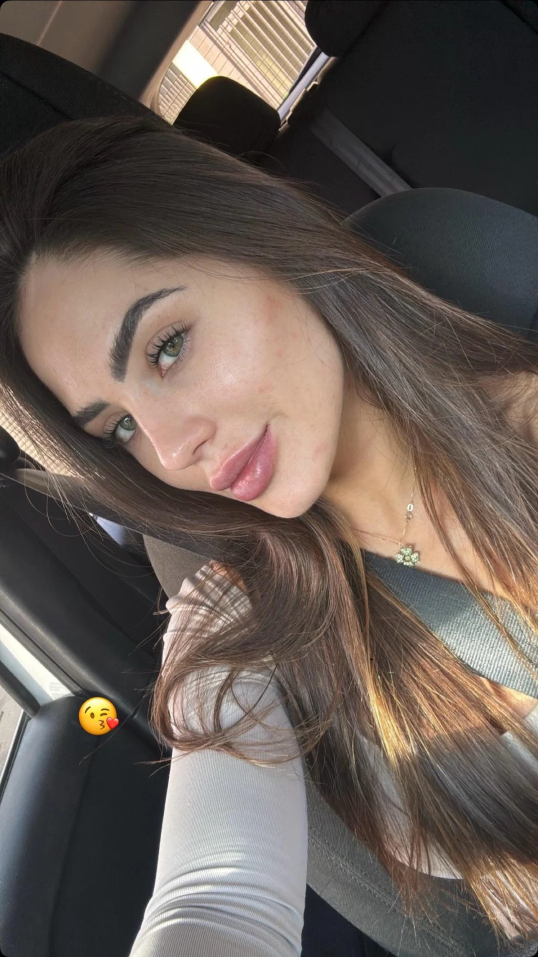 Giovanna E. | Scrolller