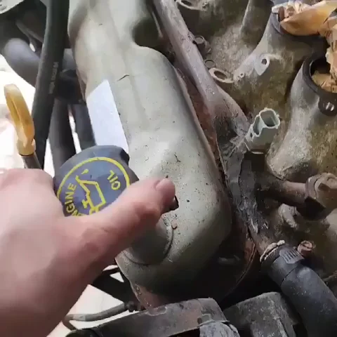 Strange noise coming from an old engine | Scrolller