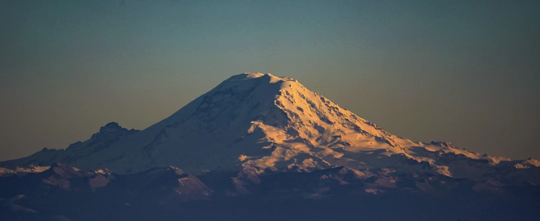 Mt.Rainier at sunset [6000x2606] [OC]. | Scrolller
