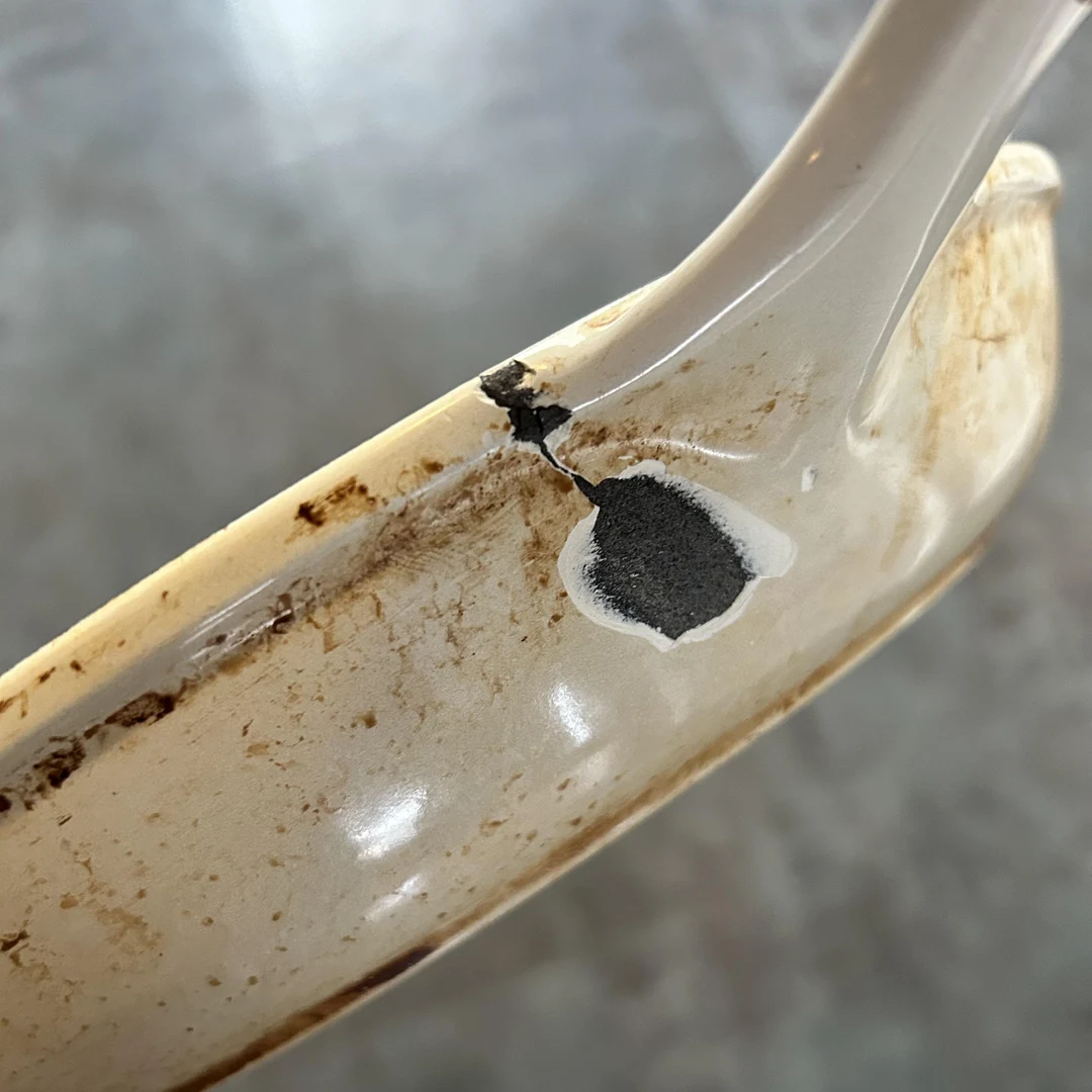 Chipped Le Creuset | Scrolller