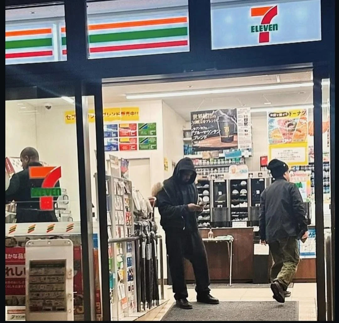 Ye spotted at a 7-Eleven | Scrolller