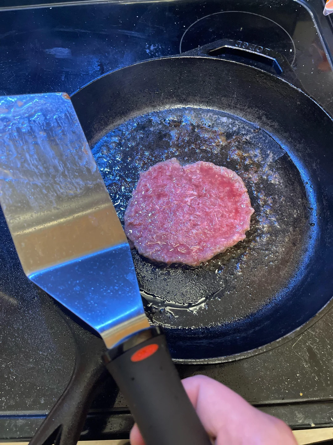 Cast Iron burgers | Scrolller