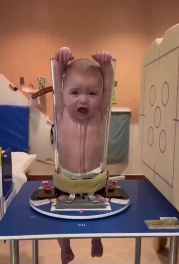 If you were wondering , this is how babies get their X-rays done. | Scrolller
