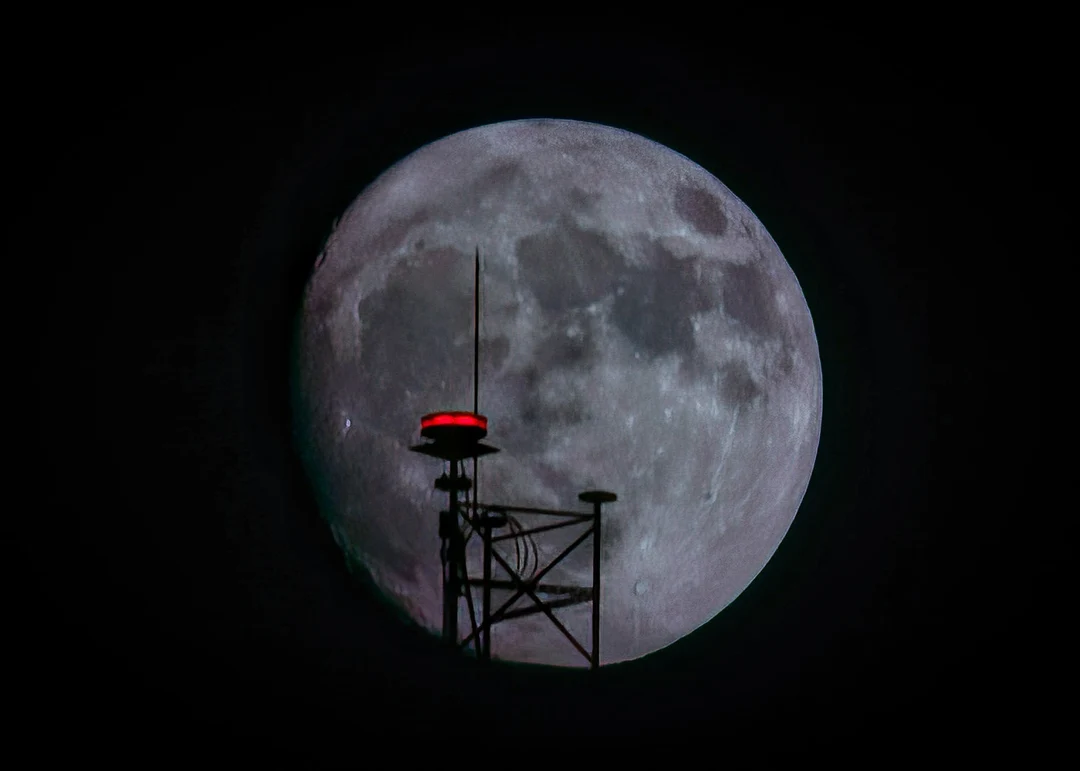 Lunar Comms | Scrolller