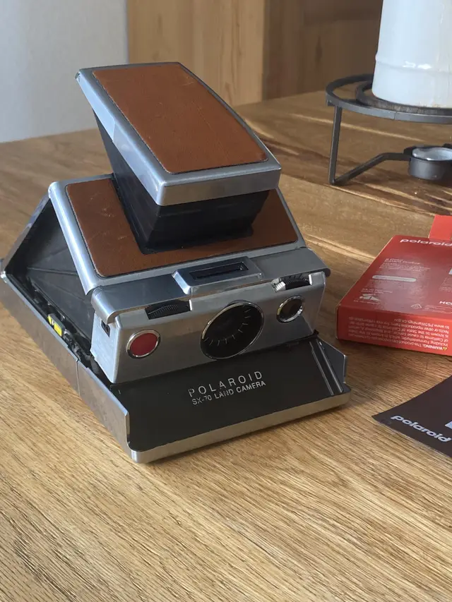 Polaroid SX-70 only gets hot | Scrolller