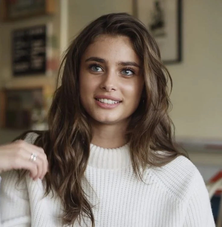 Taylor Hill | Scrolller