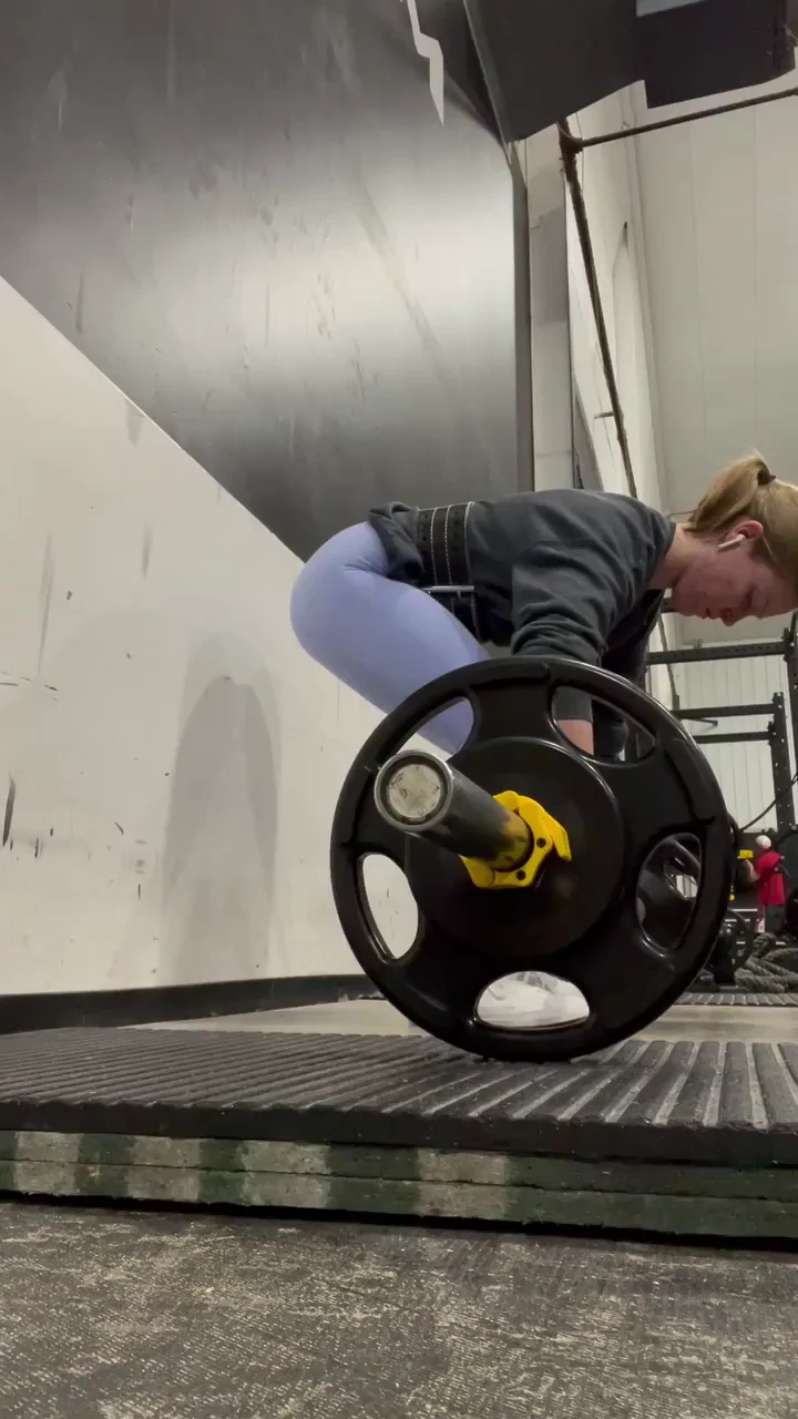 Deadlift Form Help! 1st time on my own, 4th time ever deadlifting. | Scrolller